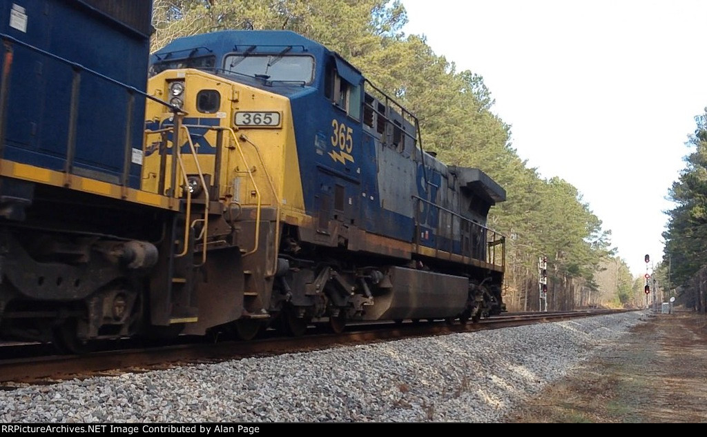 Damaged CSX AC44CW 365